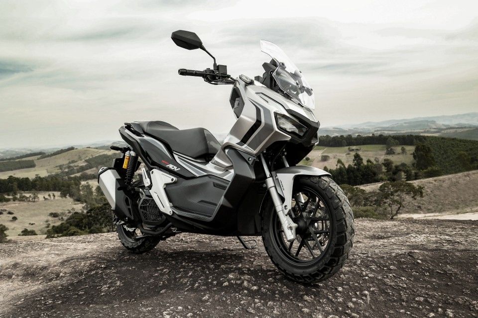Honda apresenta linha 2023 da scooter off-road ADV