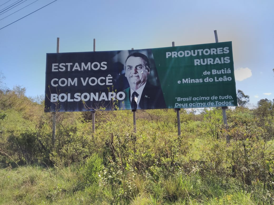 TRE-RS manda retirar outdoor de apoio ao presidente Jair Bolsonaro ...