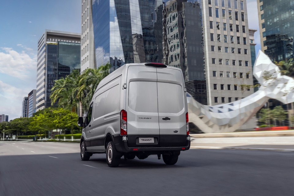 Ford apresenta Transit com transmissão automática no Brasil - Diário do ...