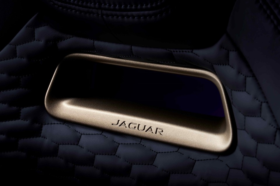 Jaguar apresenta série limitada do F-Pace SVR, a Edition 1988